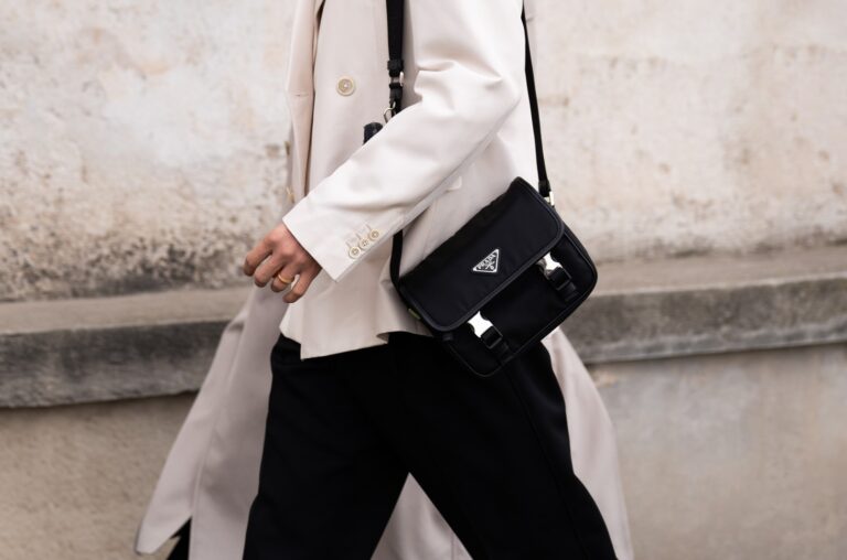 How to recognize an authentic Prada bag? | Authentifier