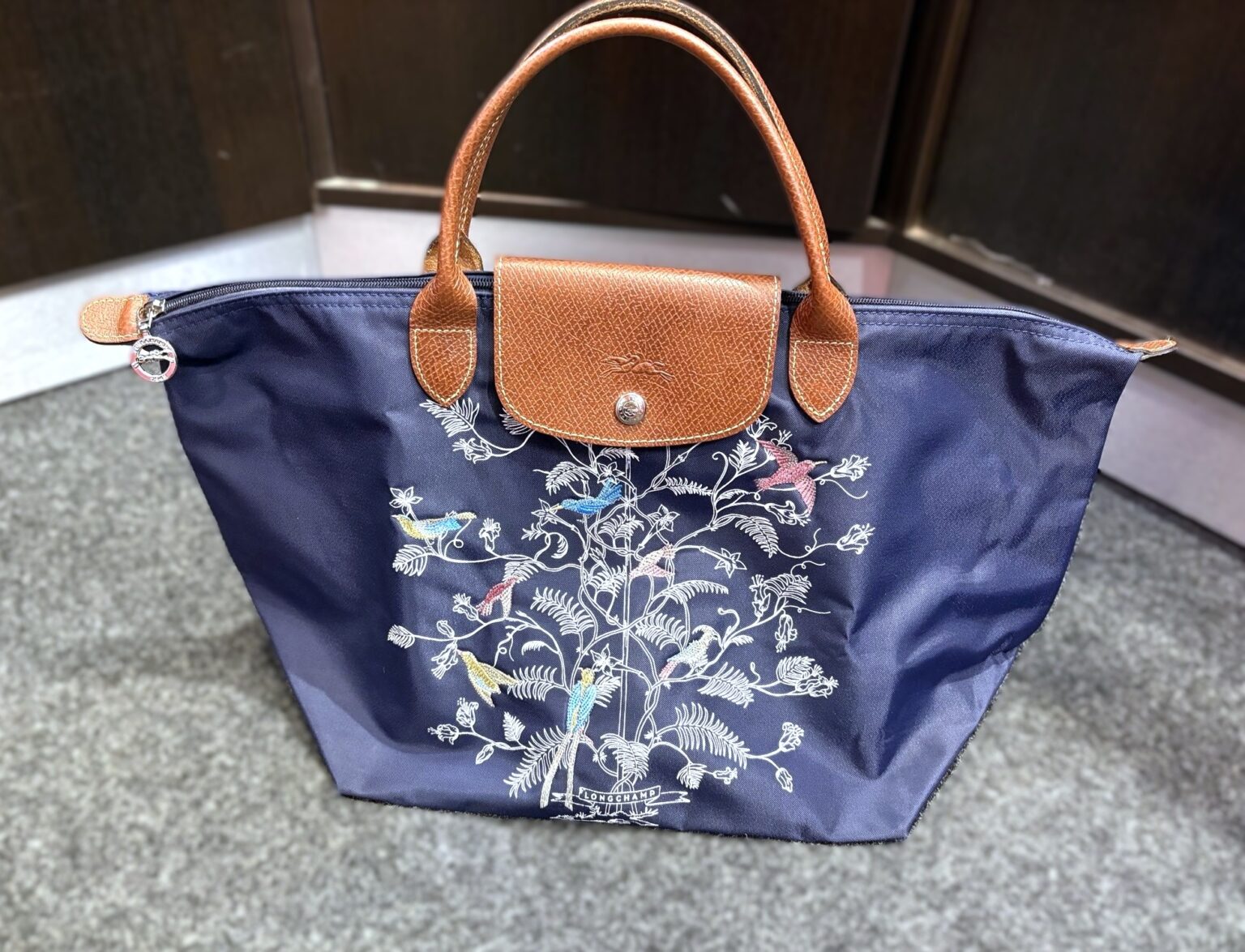 ¿Es auténtico tu bolso tote Longchamp? La guía experta